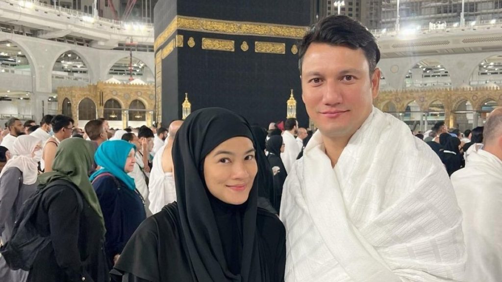 Titi Kamal Tepis Isu Nikah Beda Agama, Ternyata Christian Sugiono Jadi Mualaf Sejak… – Lakey Banget